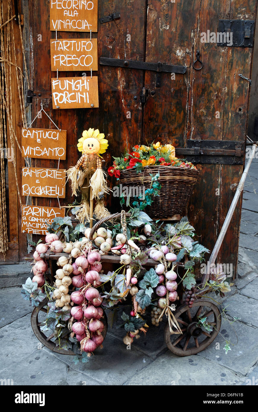 Cart with garlic and onions Stock Photo - Alamy