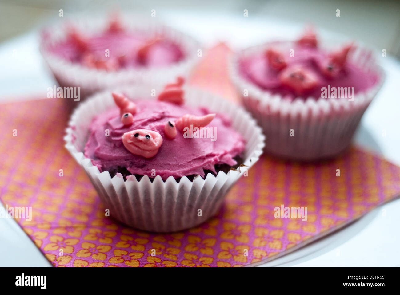 Pig with cup hi-res stock photography and images - Alamy