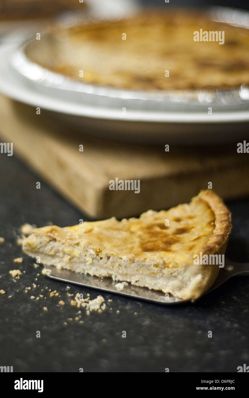 Foil pie case hi-res stock photography and images - Alamy