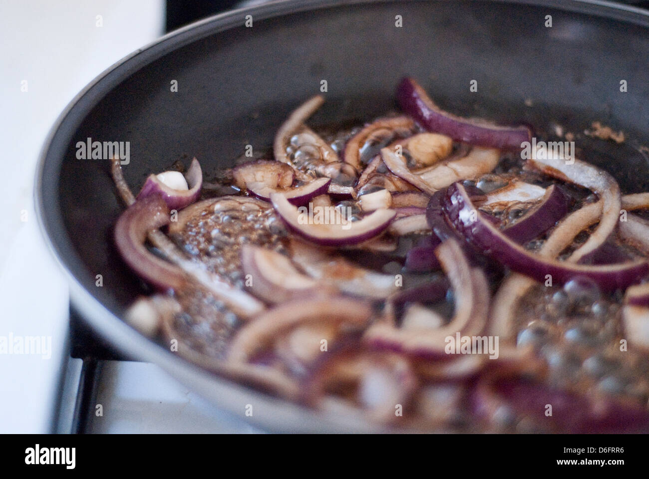 Caramelised red onion hi-res stock photography and images - Alamy
