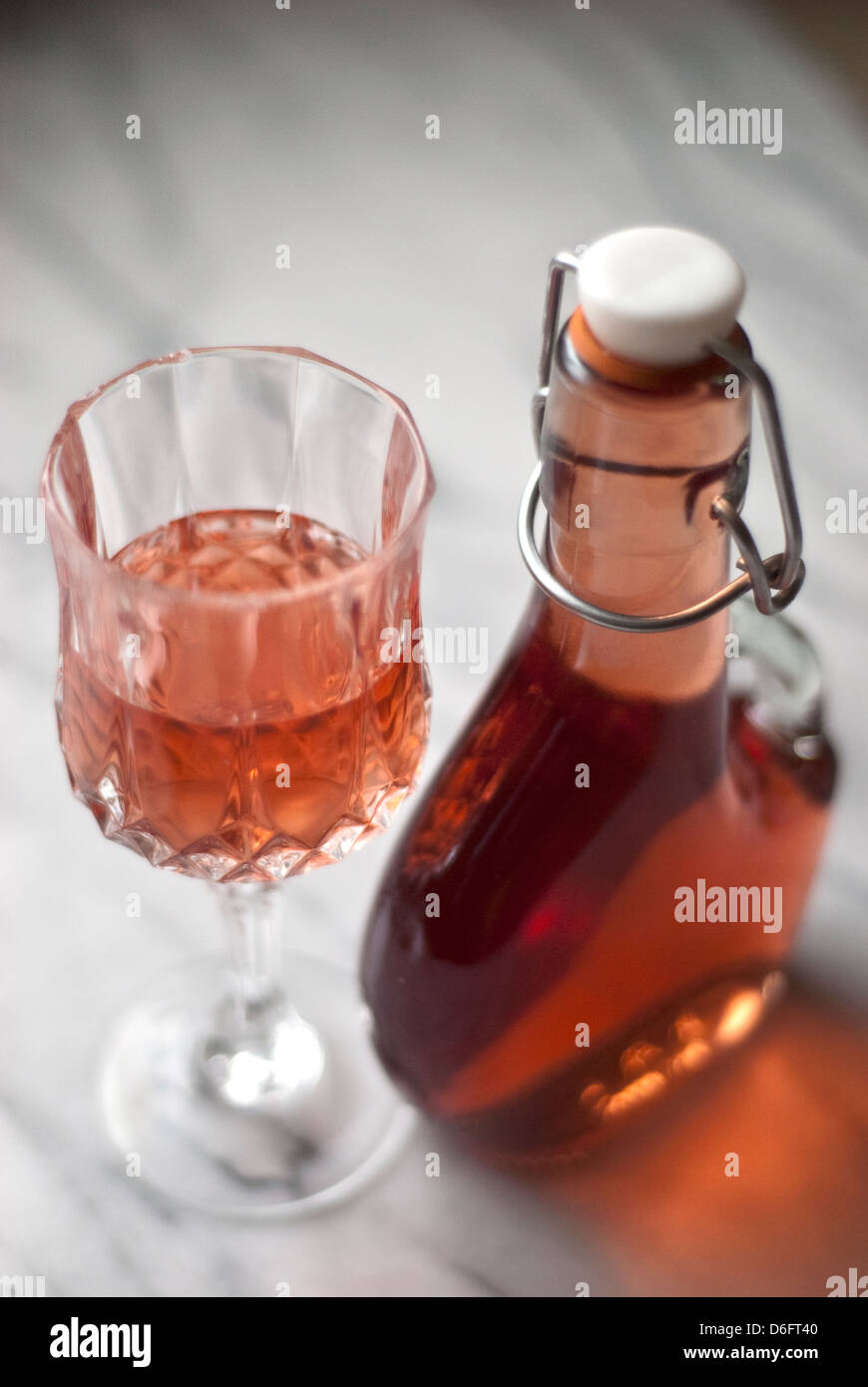 Sloe gin hi-res stock photography and images - Alamy