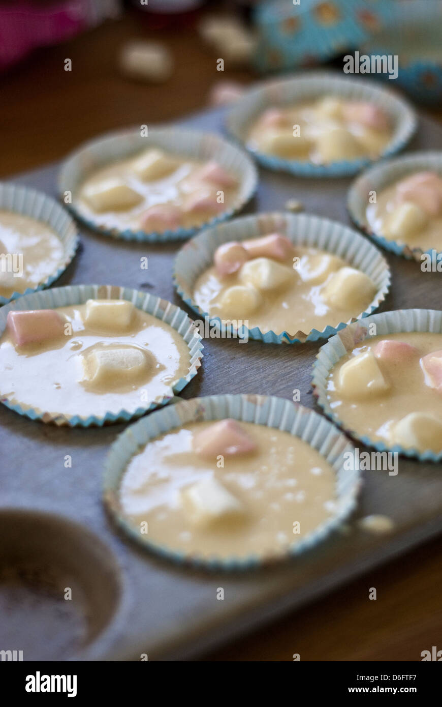 Uncooked cupcakes hi-res stock photography and images - Alamy