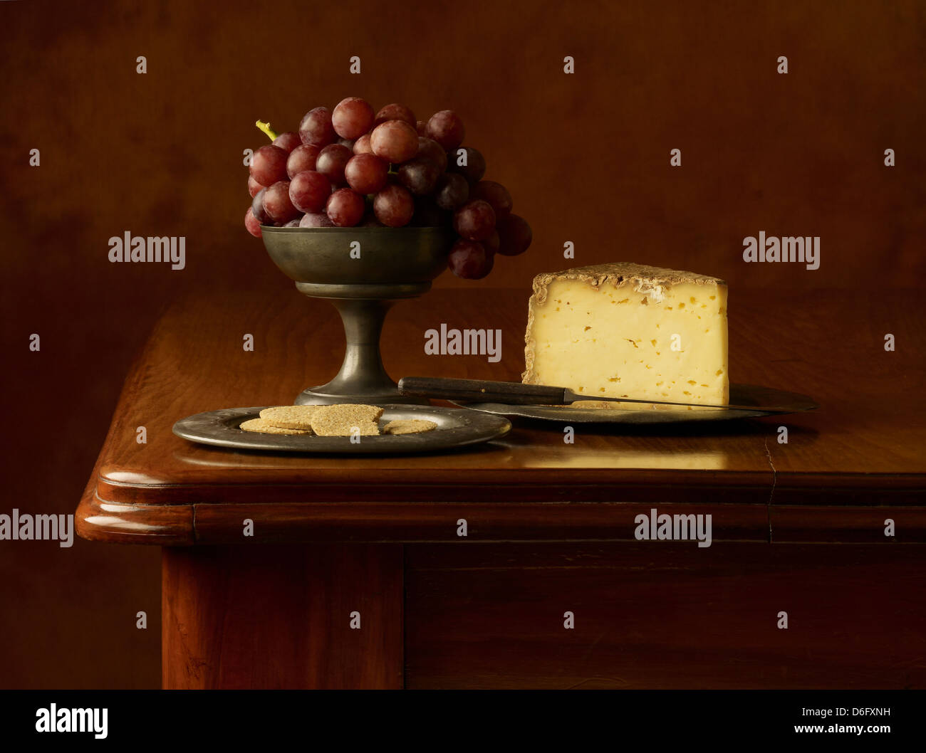Cheese grapes and biscuits Stock Photo - Alamy