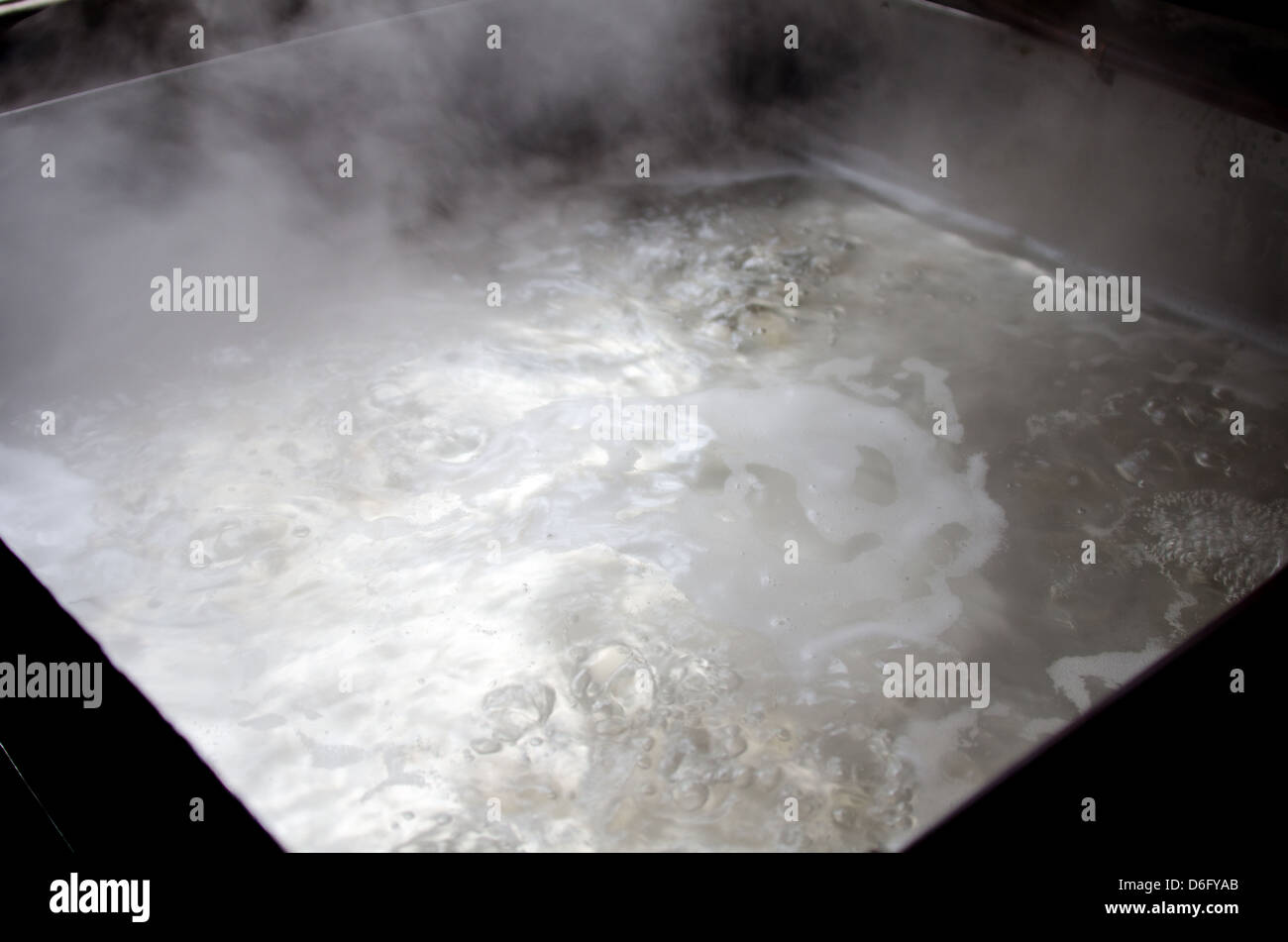 Maple syrup boiling hi-res stock photography and images - Alamy