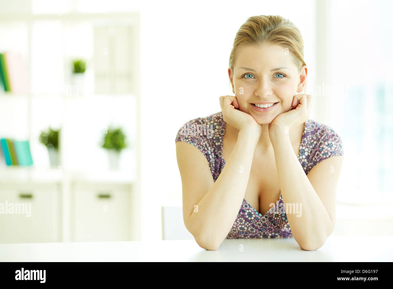 Sitting table young lovely hi-res stock photography and images - Alamy