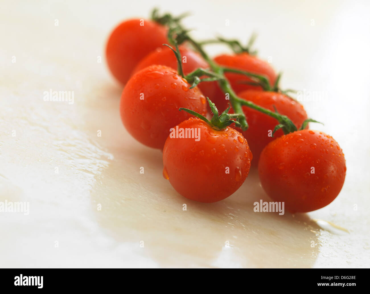 Vine tomatoes hi-res stock photography and images - Alamy