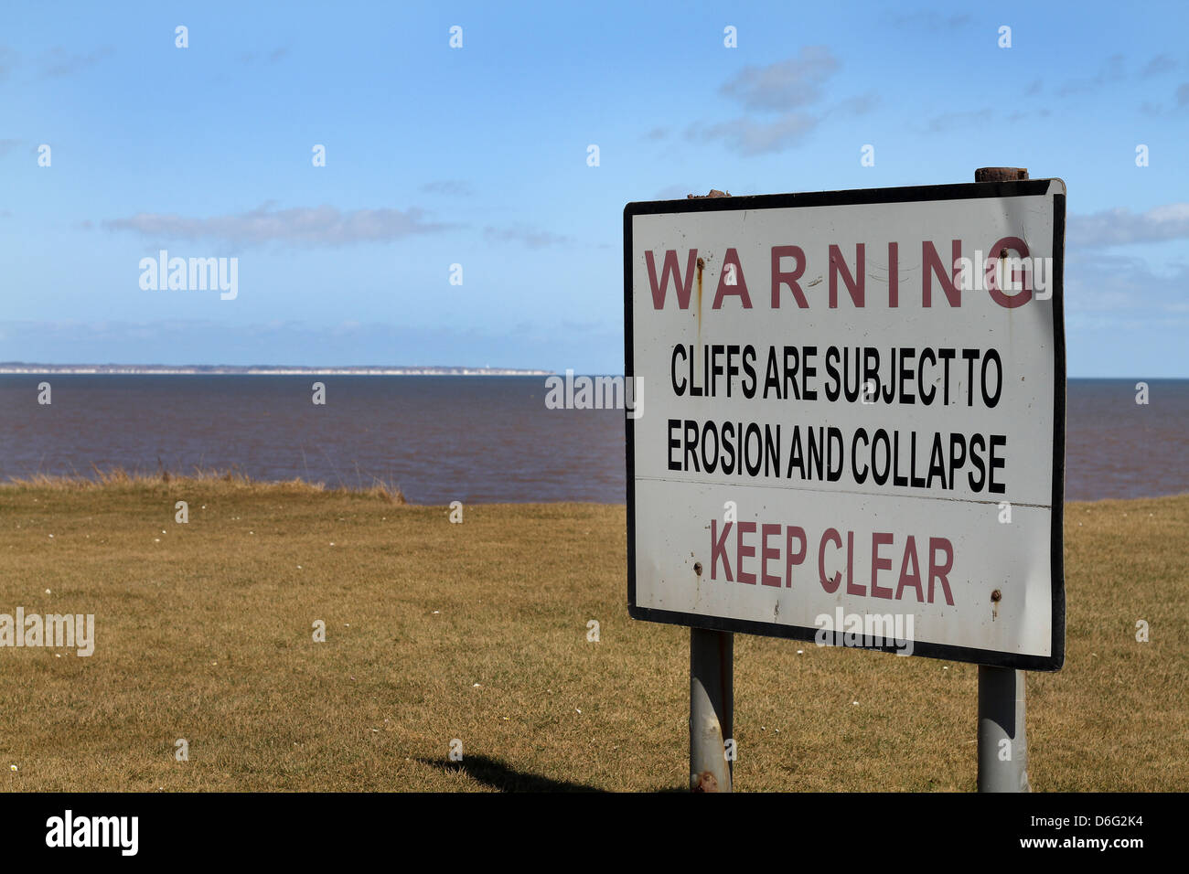Dangerous cliff warning sign hi-res stock photography and images - Alamy