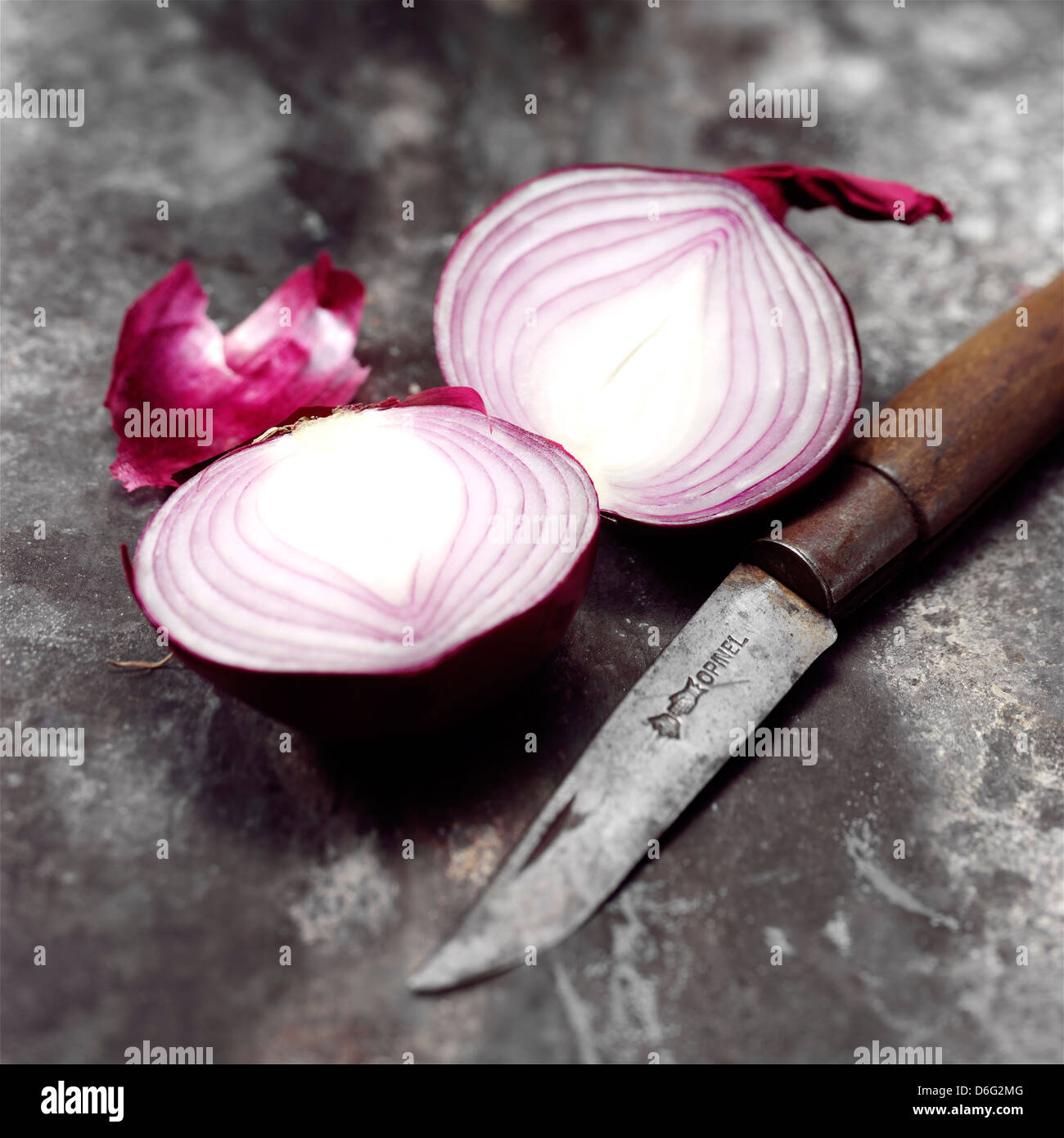 Sliced red onion Stock Photo - Alamy