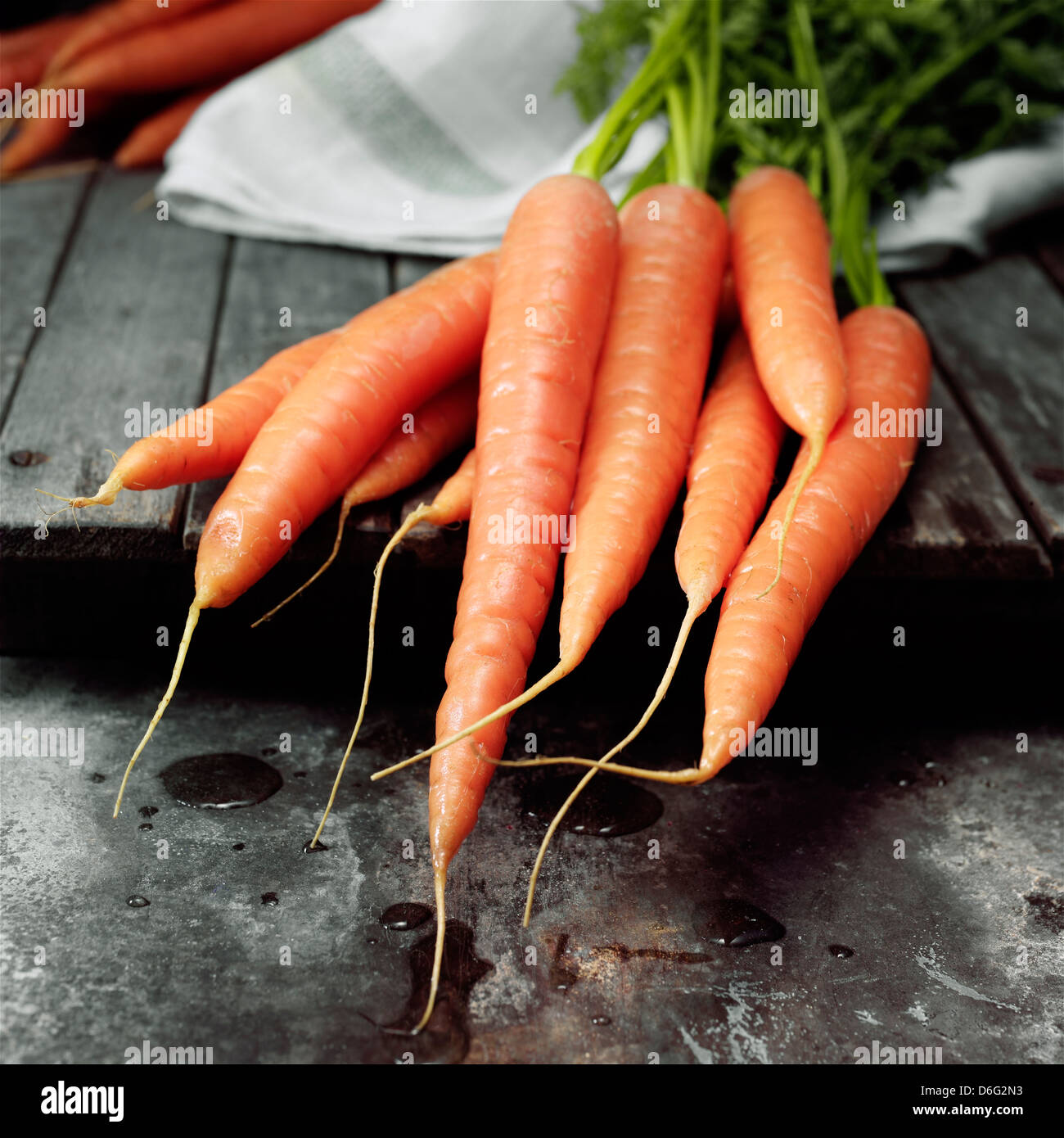 Board fresh carrots leaves hi-res stock photography and images - Alamy