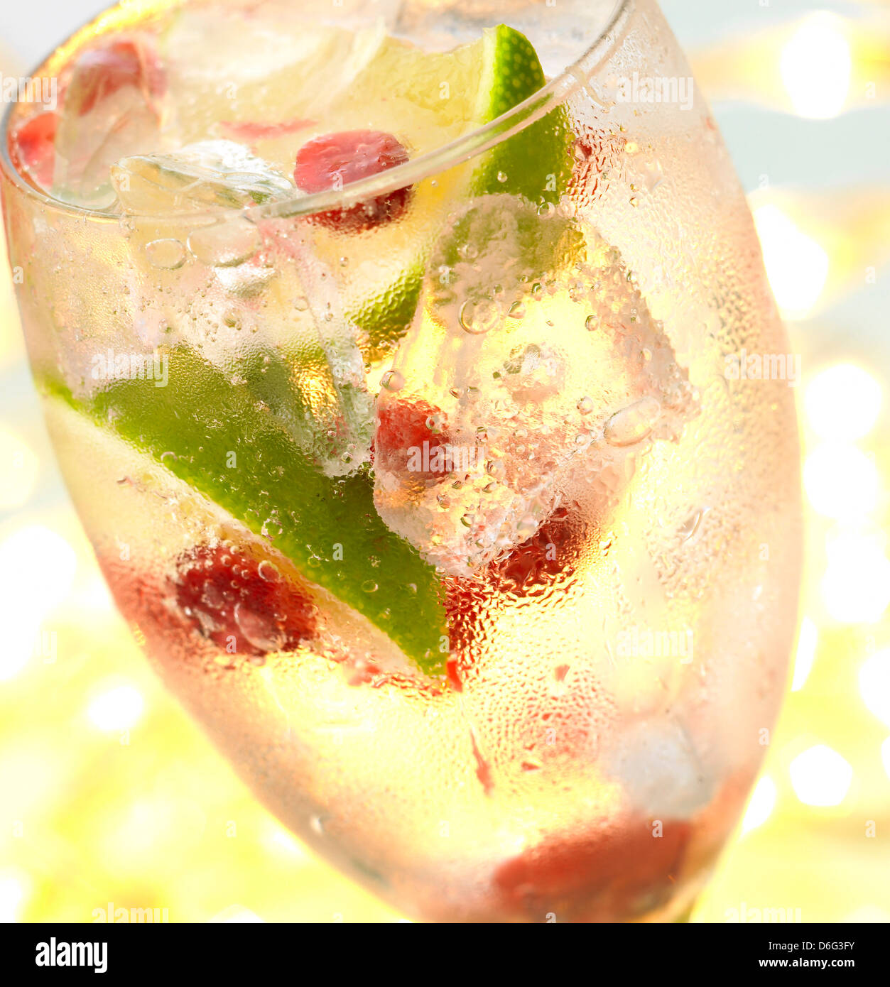 Gin and cranberry cocktail Stock Photo - Alamy