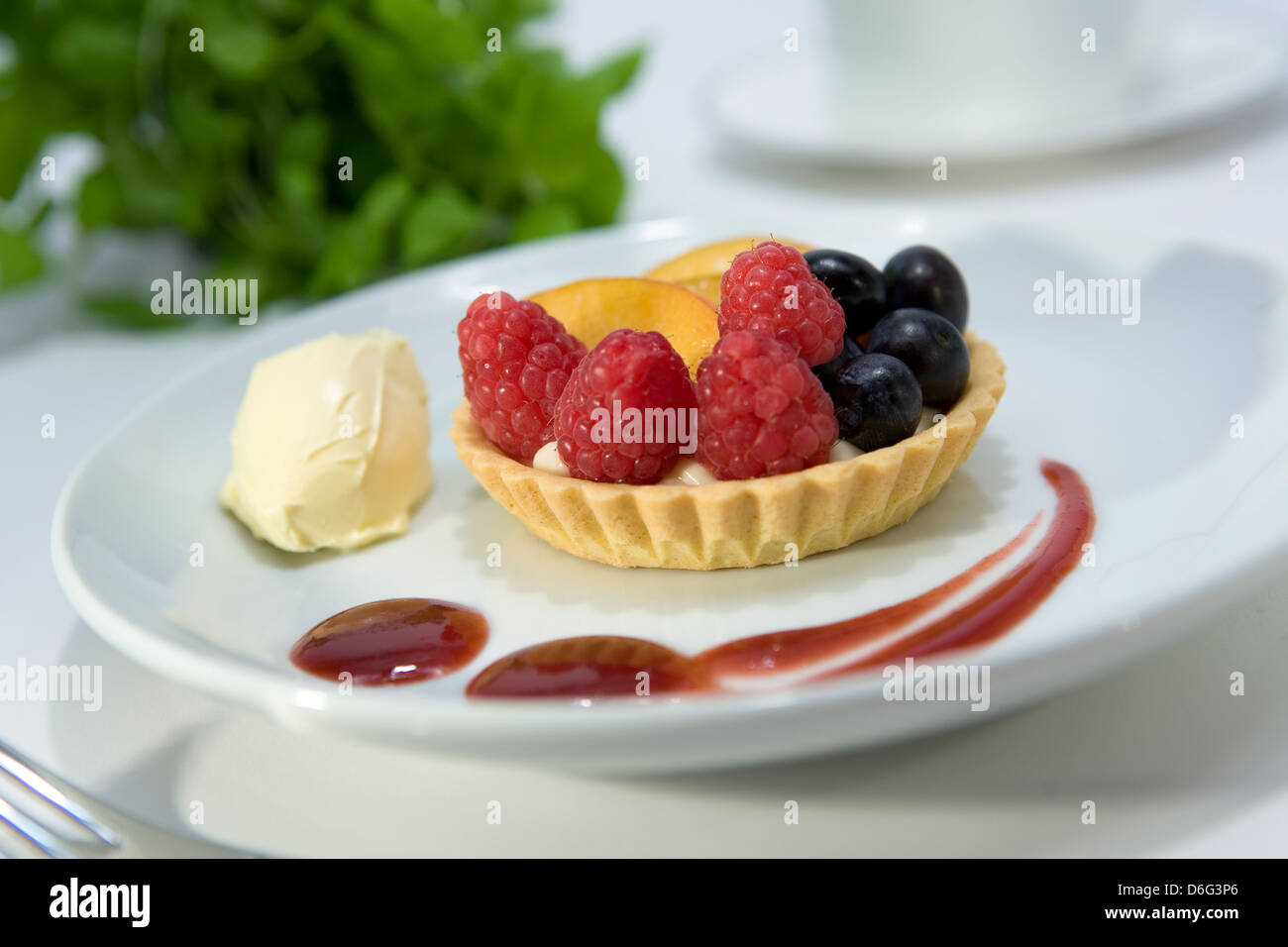 Summer Fruit Tartlet Stock Photo - Alamy
