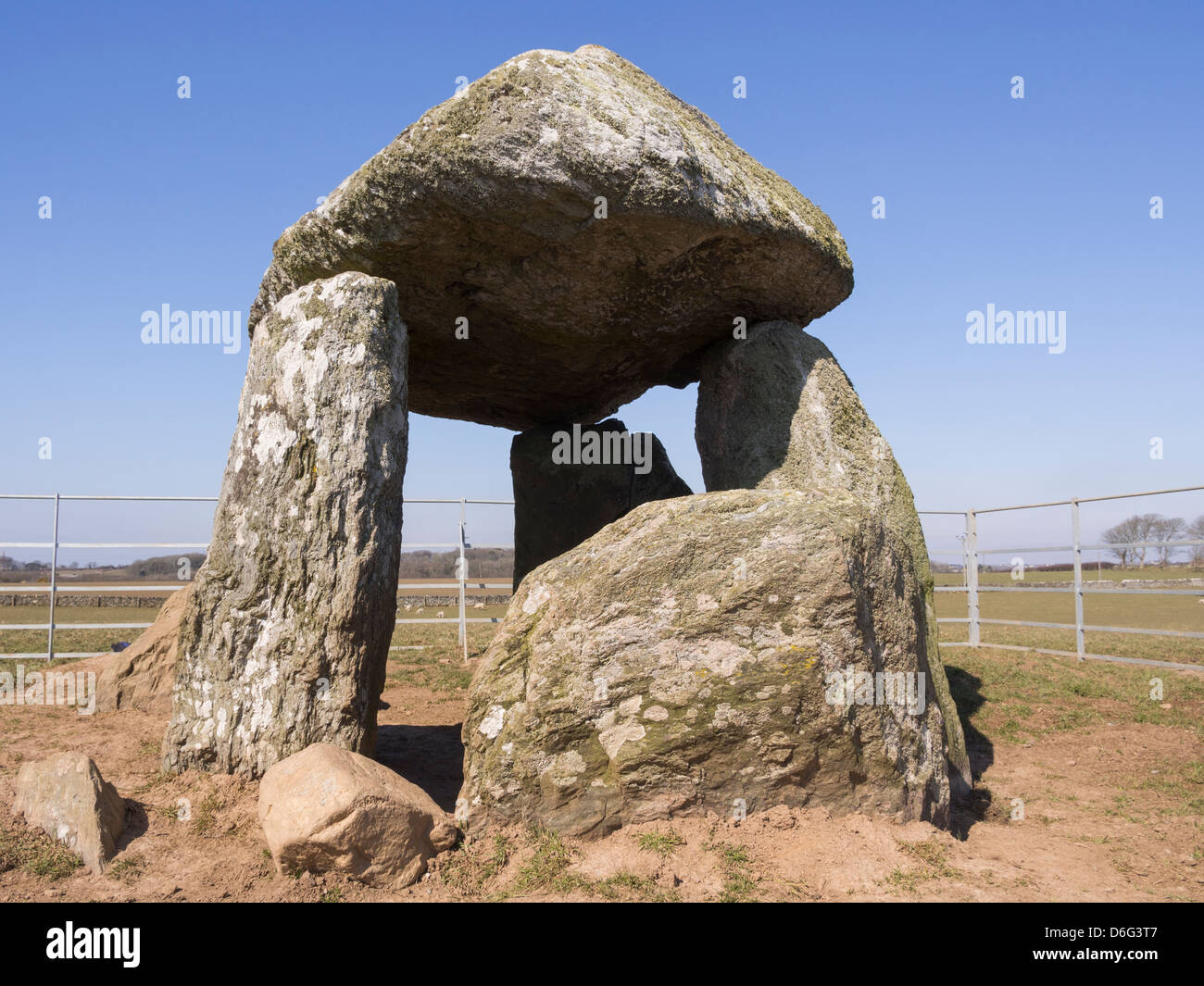 Neolithic monuments hi-res stock photography and images - Alamy