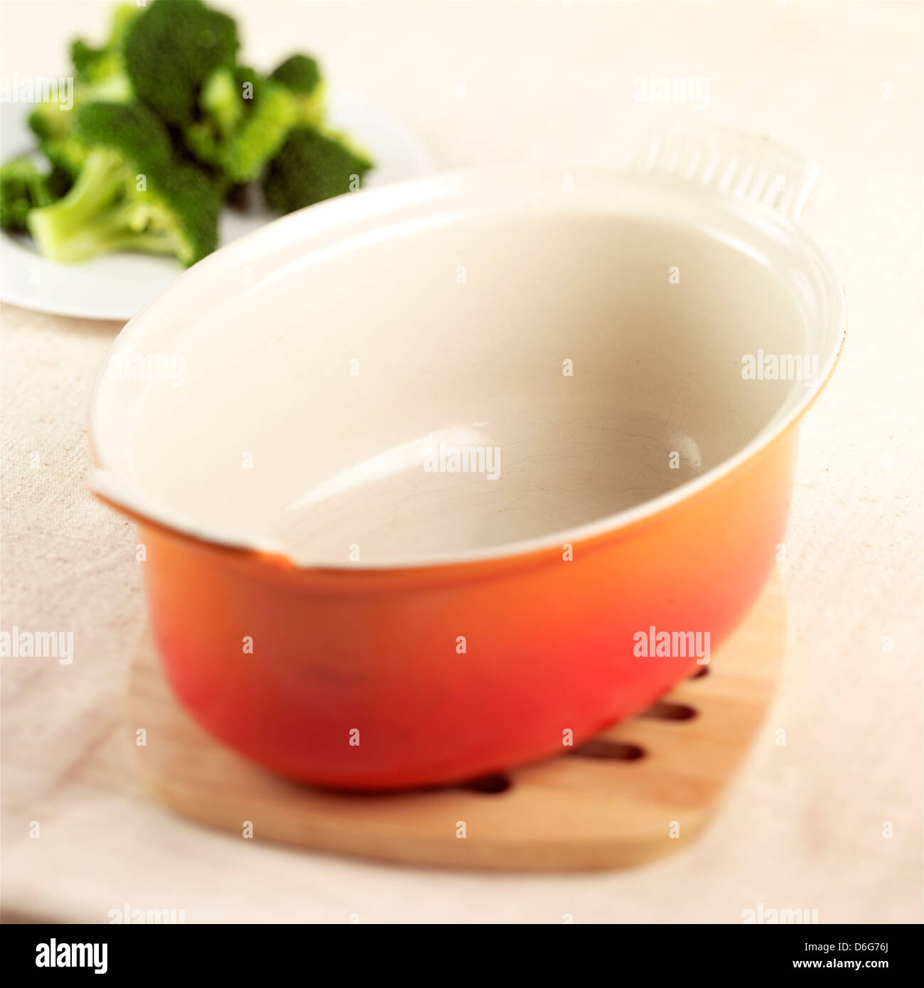 Empty casserole dishes hi-res stock photography and images - Alamy