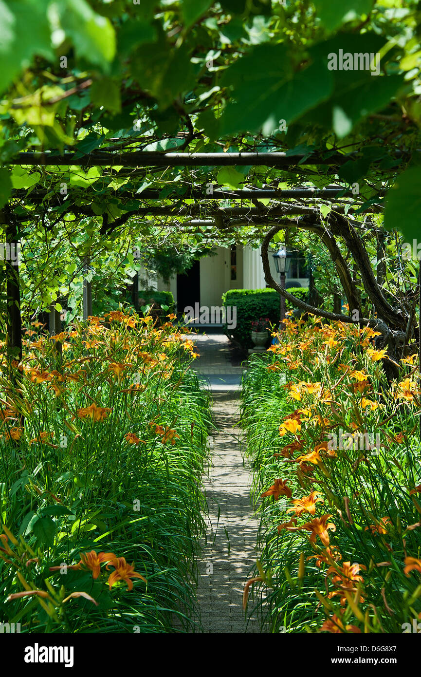 Garden arbors hi-res stock photography and images - Alamy