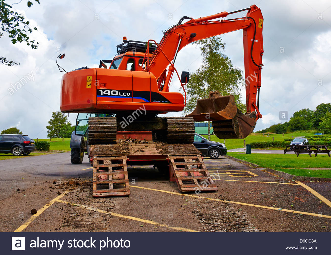 Crawler Loading Shovel High Resolution Stock Photography and Images - Alamy