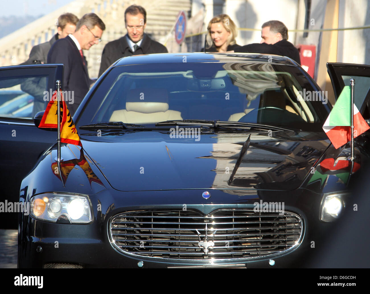 German President Christian Wulff and his wife Bettina (L) get into a ...