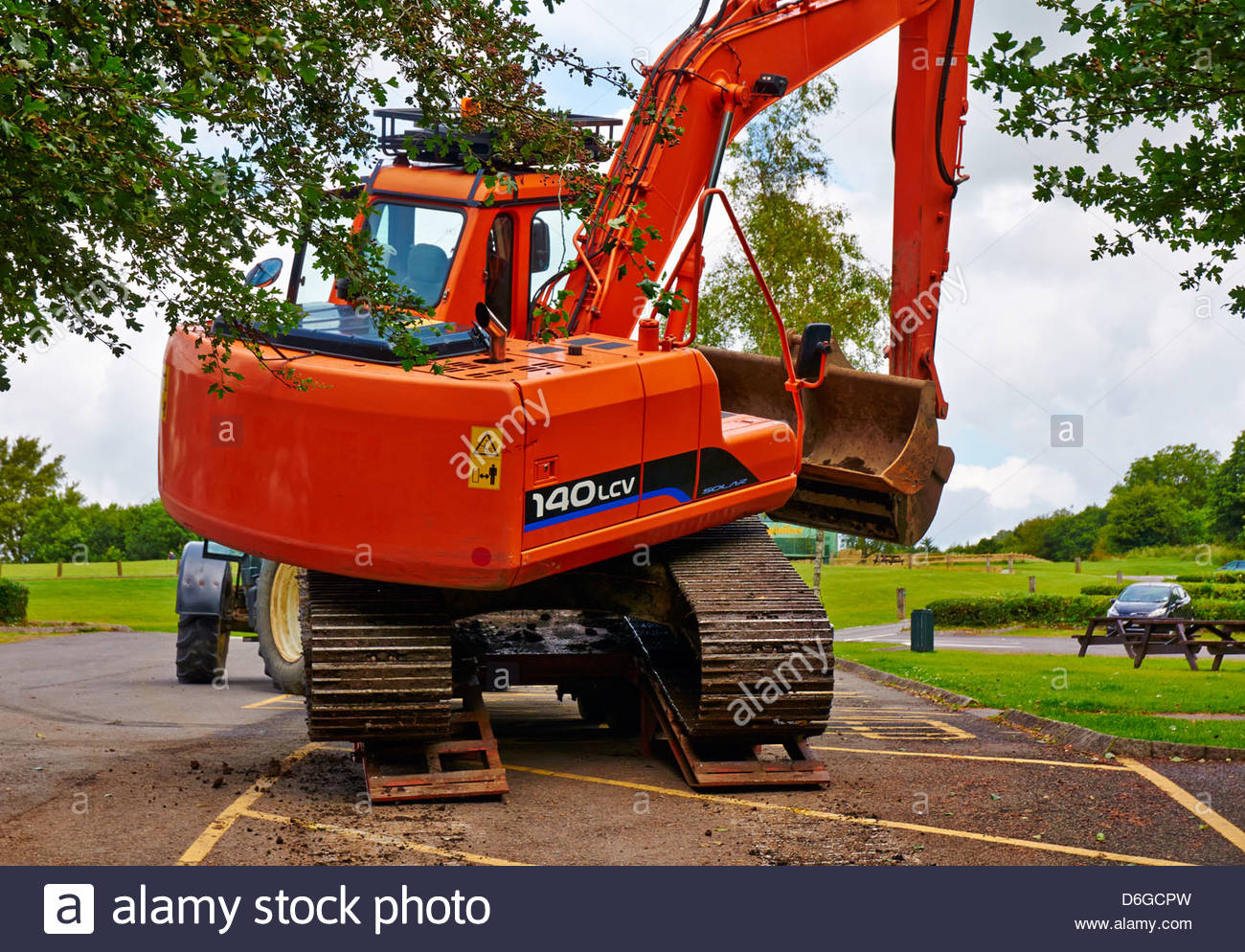 Crawler Loading Shovel High Resolution Stock Photography and Images - Alamy
