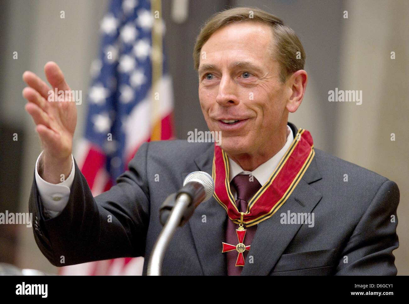 Director of the CIA, David Petraeus, gives a speech after German ...