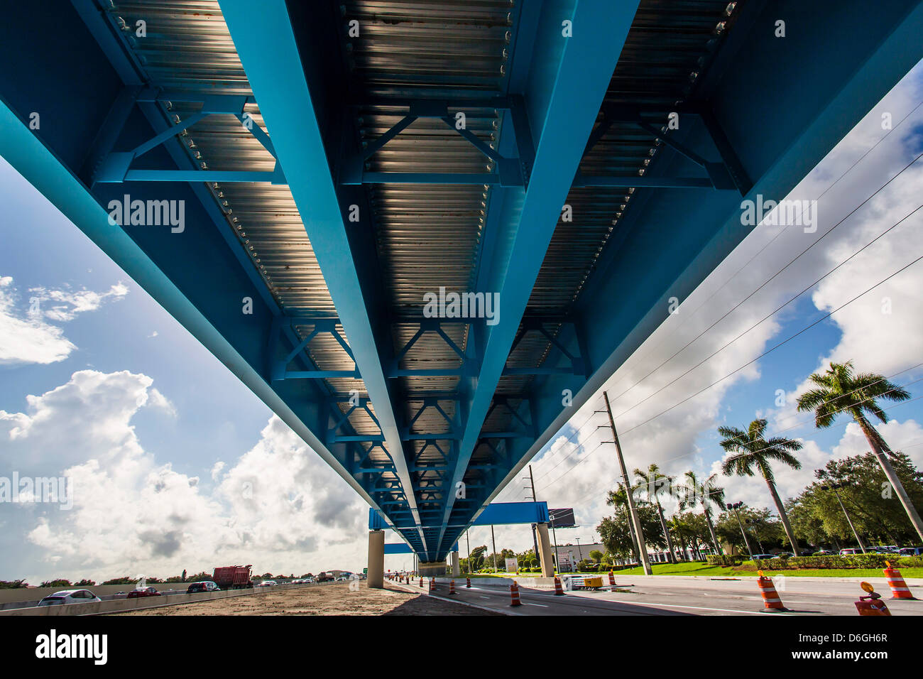 Freeway overpass in suburban landscape Stock Photo - Alamy
