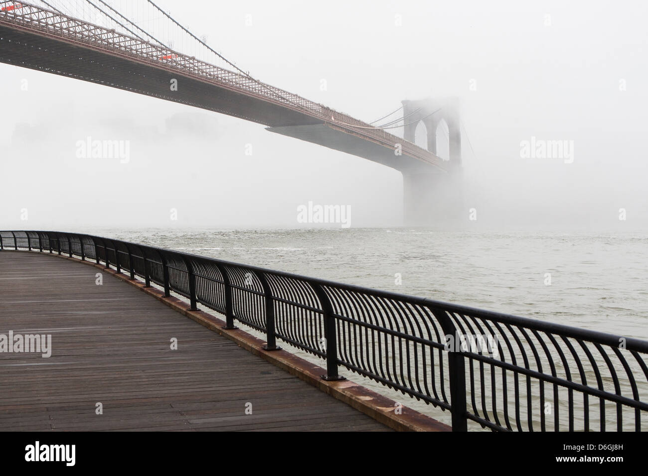 Fog rolling over Brooklyn bridge Stock Photo - Alamy