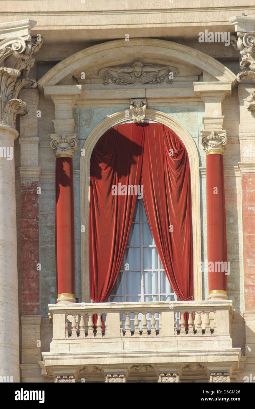 Pope balcony on saint Peter church, vatican Stock Photo - Alamy