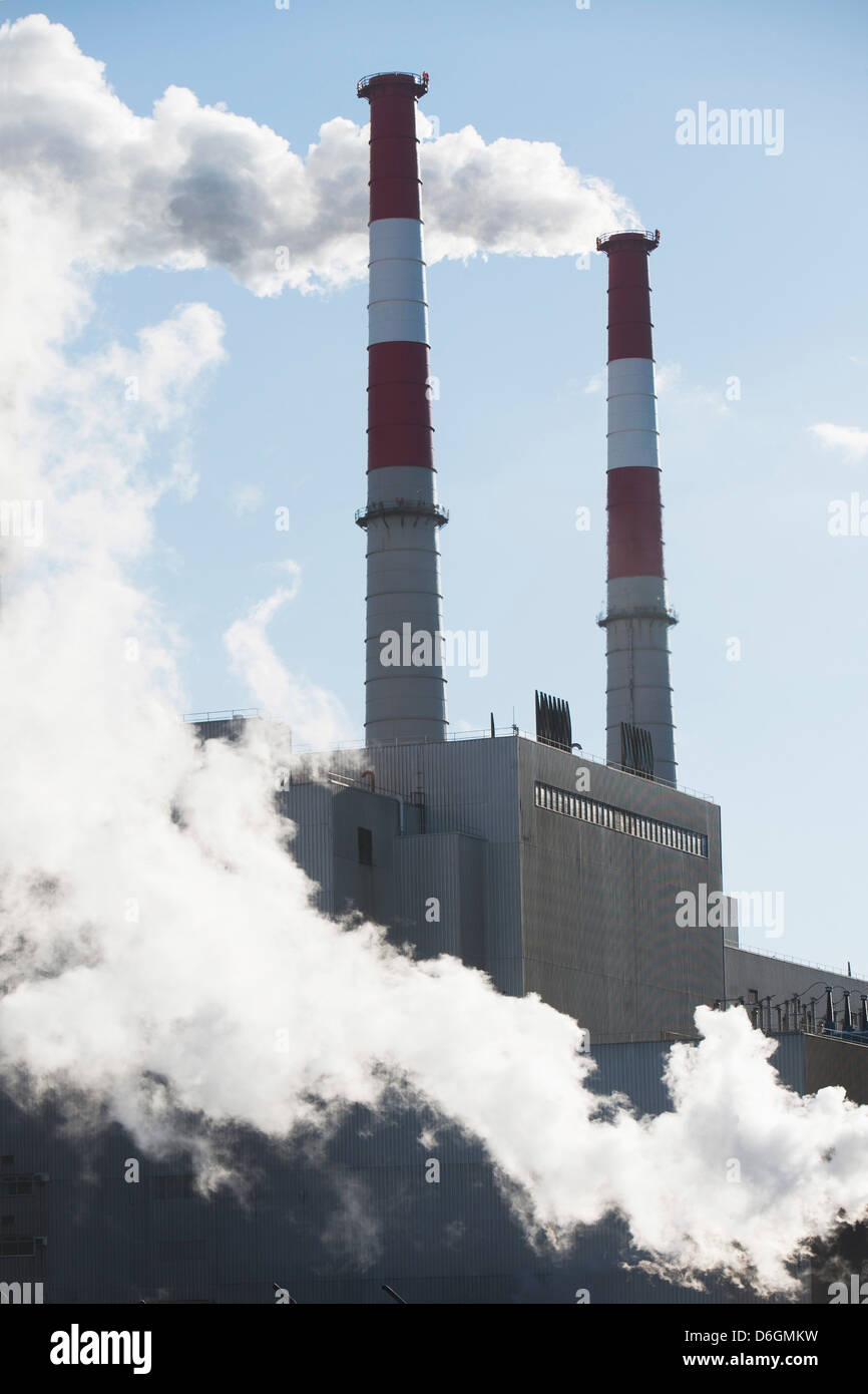 Smoke billowing from industrial building hi-res stock photography and ...