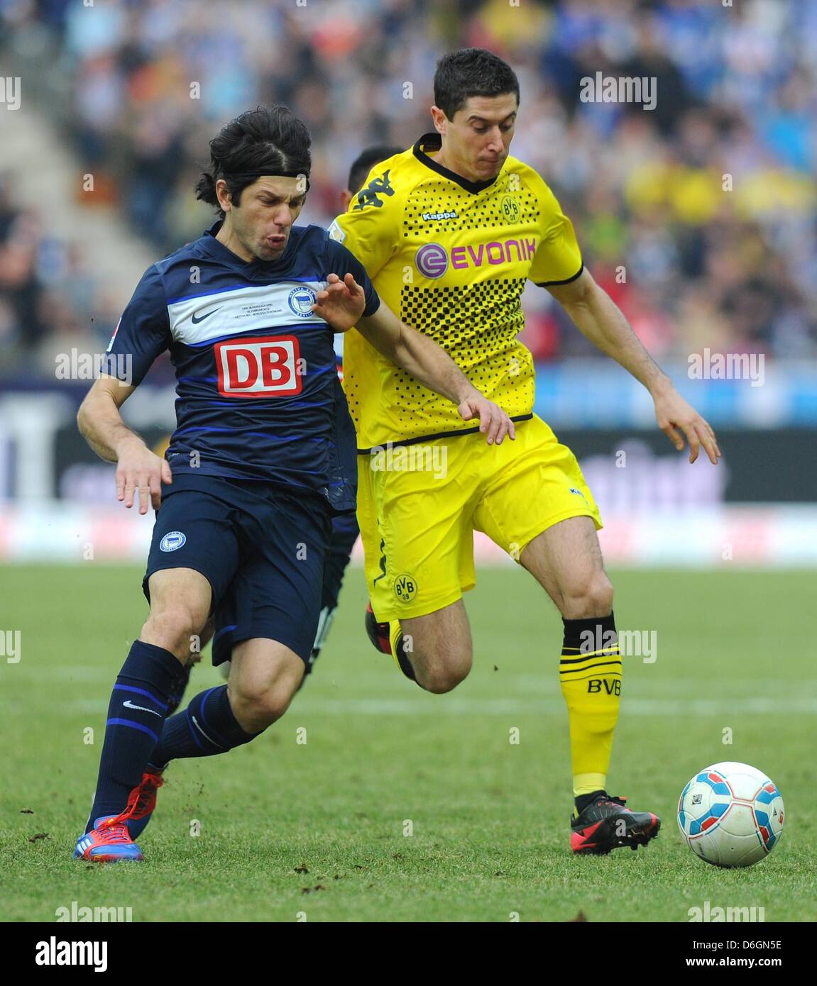 Hertha's Levan Kobiashvili (L) and Dortmund's Robert Lewandowski vie ...