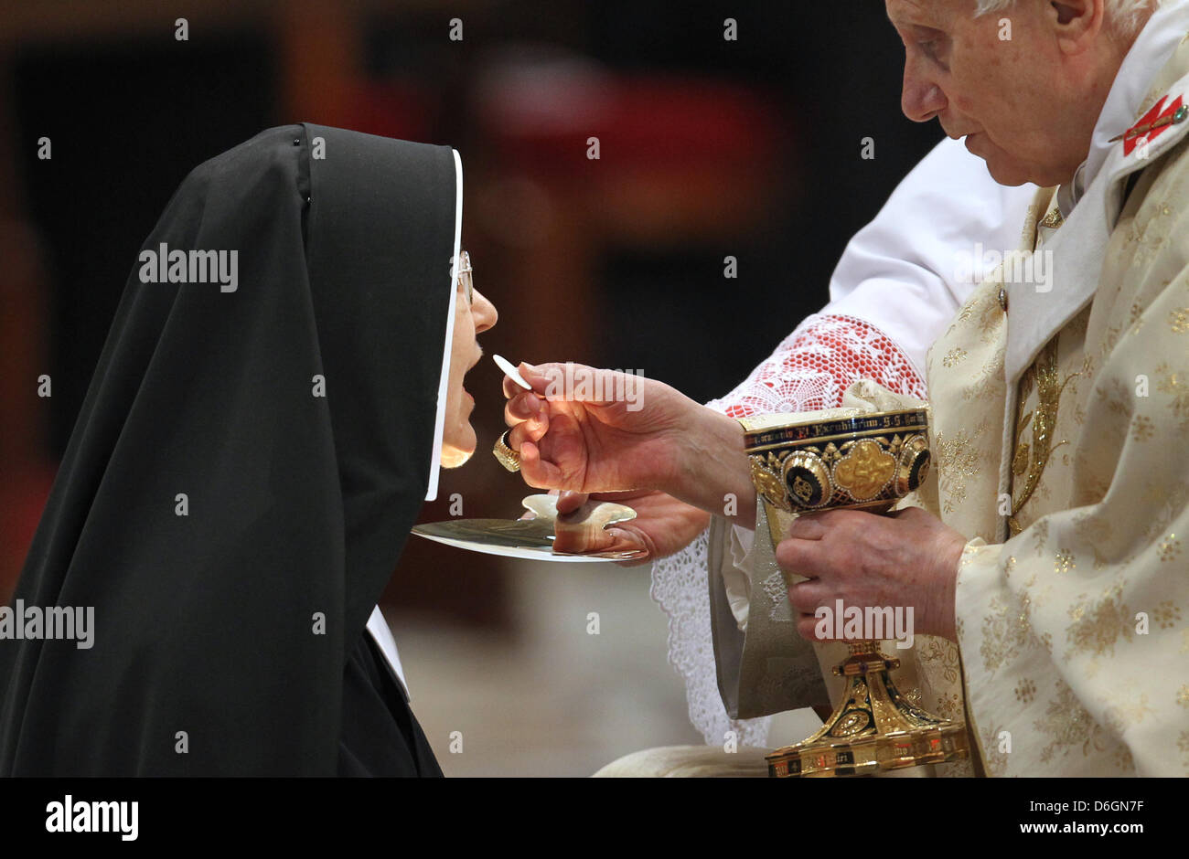 Pope Benedit XVI. gives the Holy Communion to a nun in St. Peter's ...