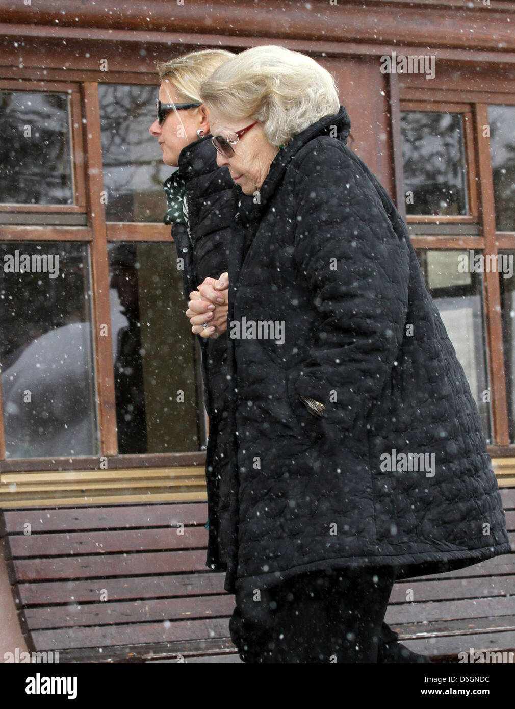 Queen Beatrix, Princess Mabel Queen Beatrix and Princess Mabel arrive ...