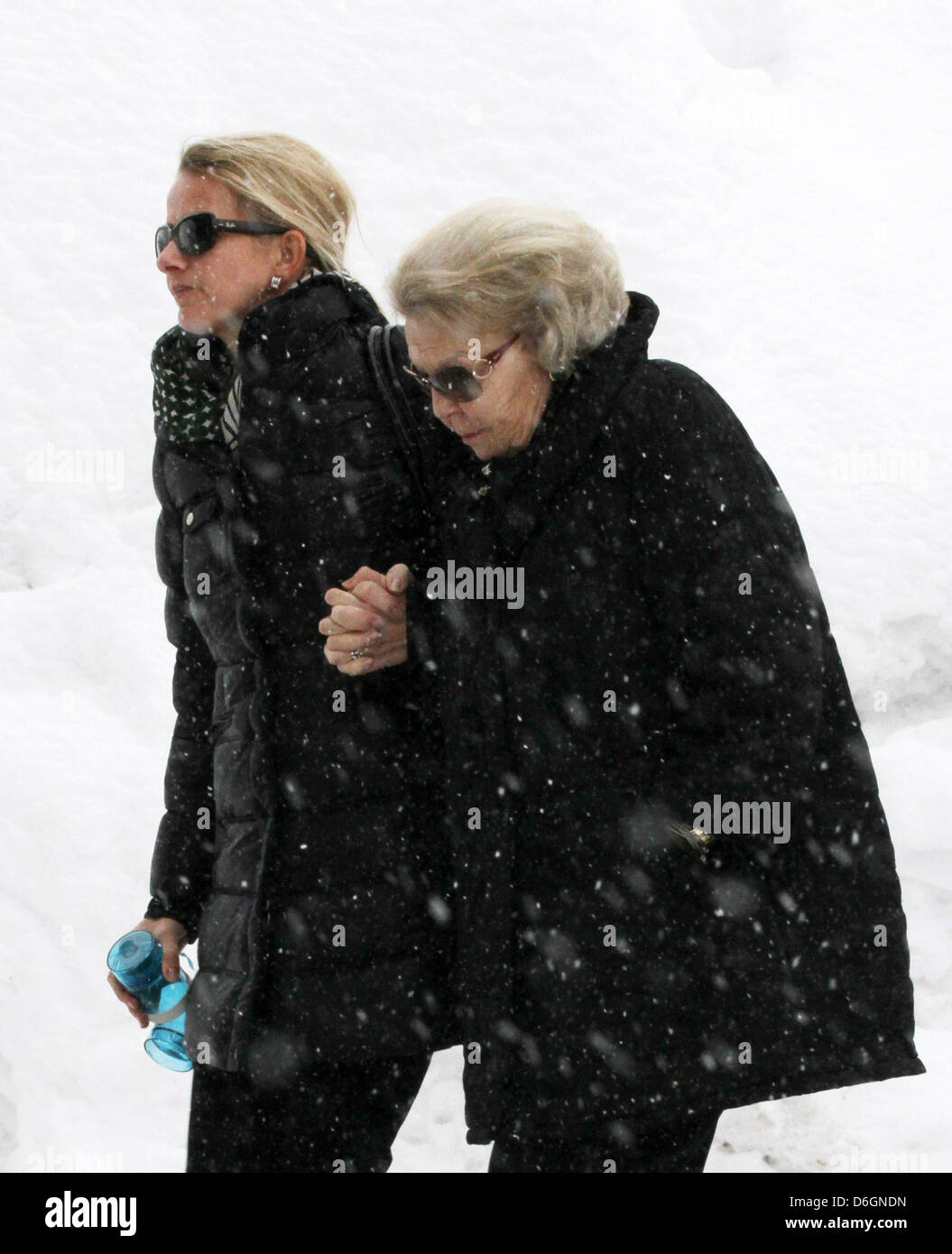 Queen Beatrix and Princess Mabel arrive at Hotel Post in Lech after ...