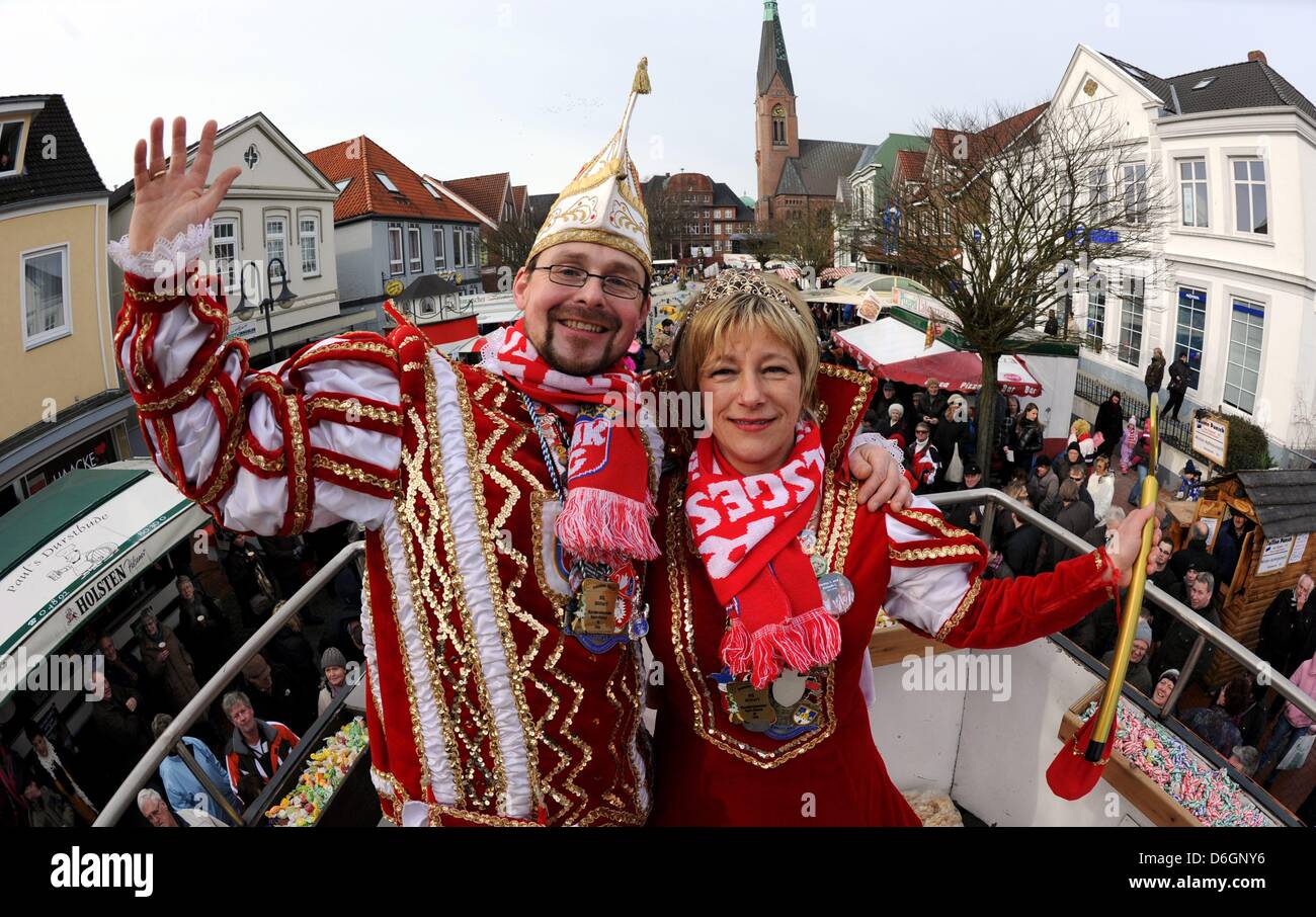 The carnival prince hugs his princess in Germany's northernmost ...
