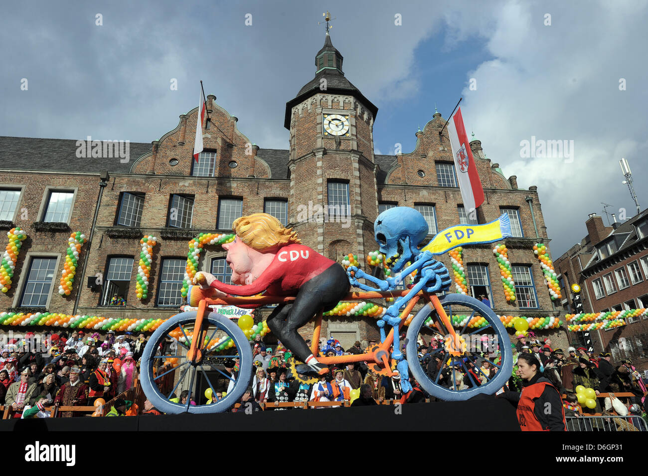 A parade wagon in the Carnival Monday parade in Duesseldorf, Germany ...