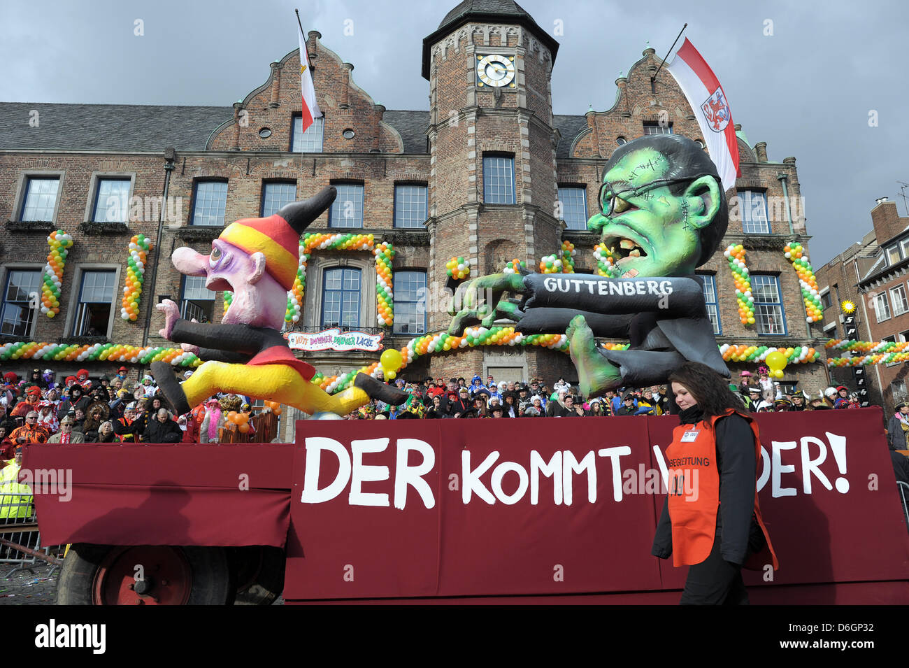 A parade wagon in the Carnival Monday parade in Duesseldorf, Germany ...