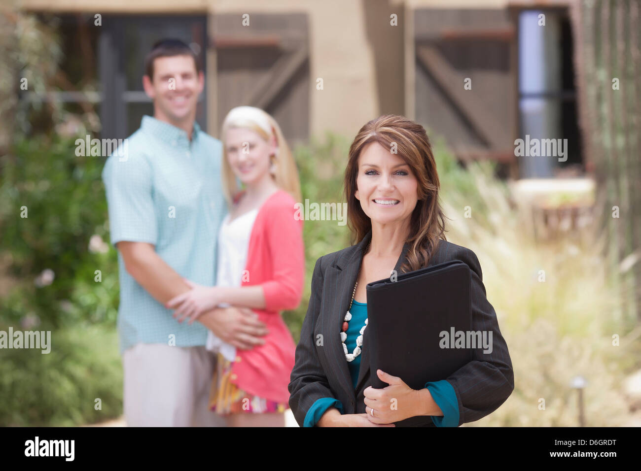 Realtor couple outside home hi-res stock photography and images - Alamy