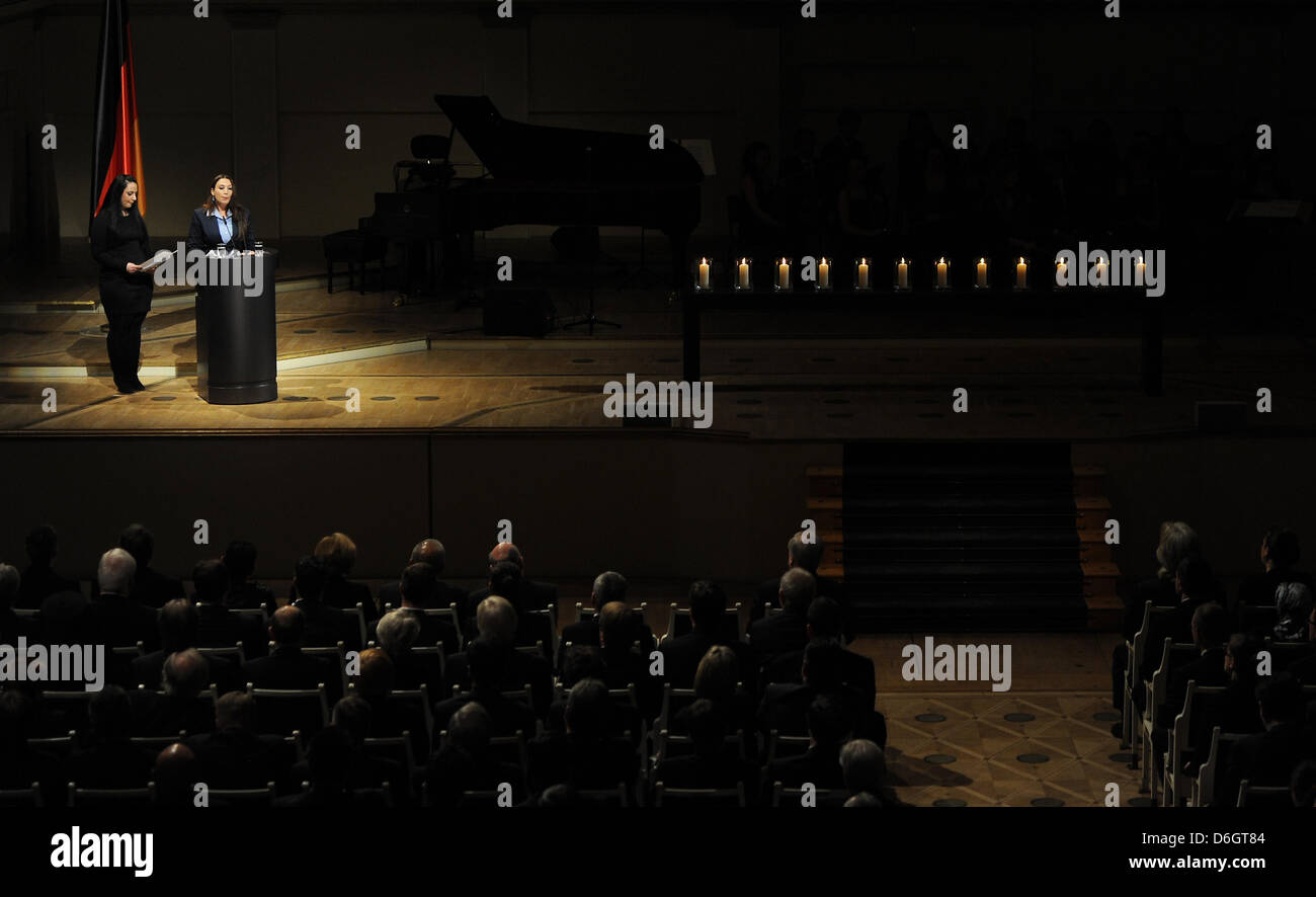 Gamze Kubasik and Semiya Simsek (R) deliver a speech during the ...