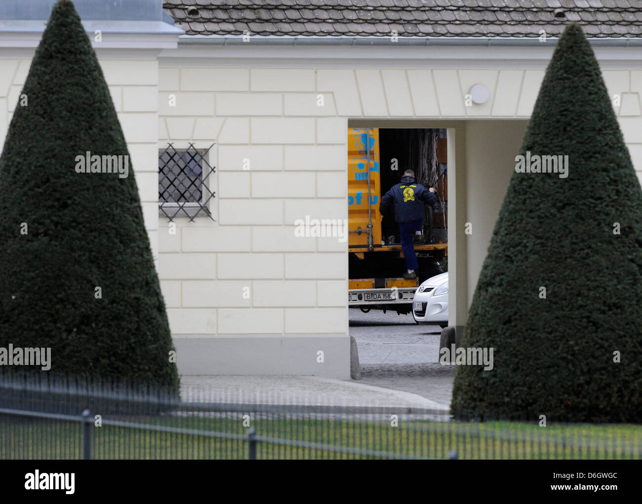 Moving vans drive onto the grounds of Bellevue Palace in Berlin ...