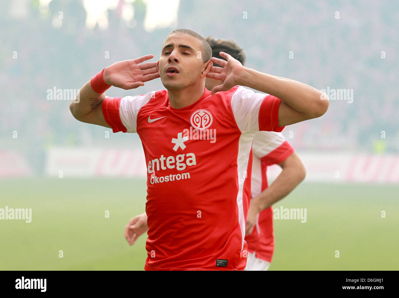 Mainz's Mohamed Zidan celebrates his 1-0 goal during the German ...