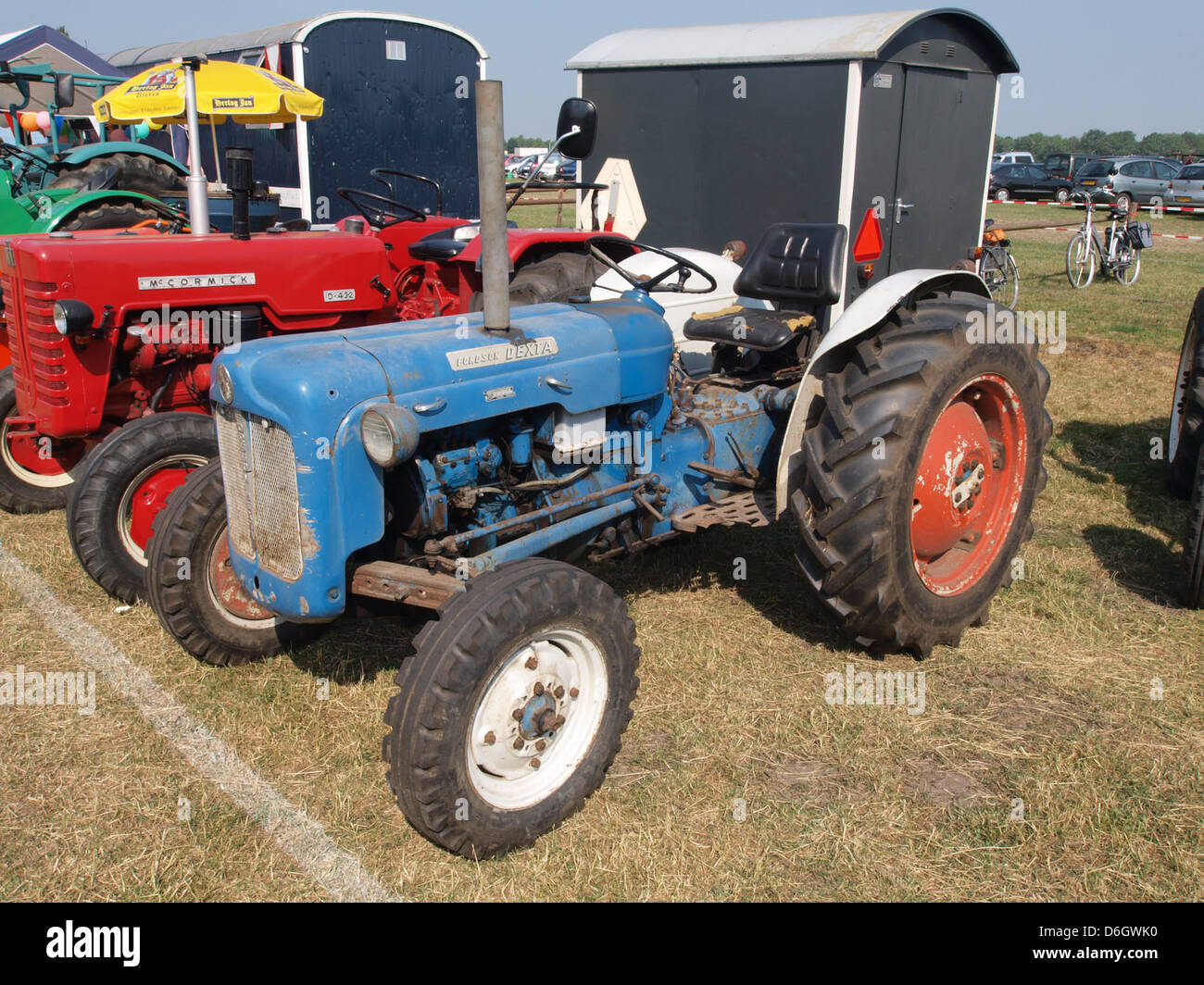 Fordson dexta blue hi-res stock photography and images - Alamy
