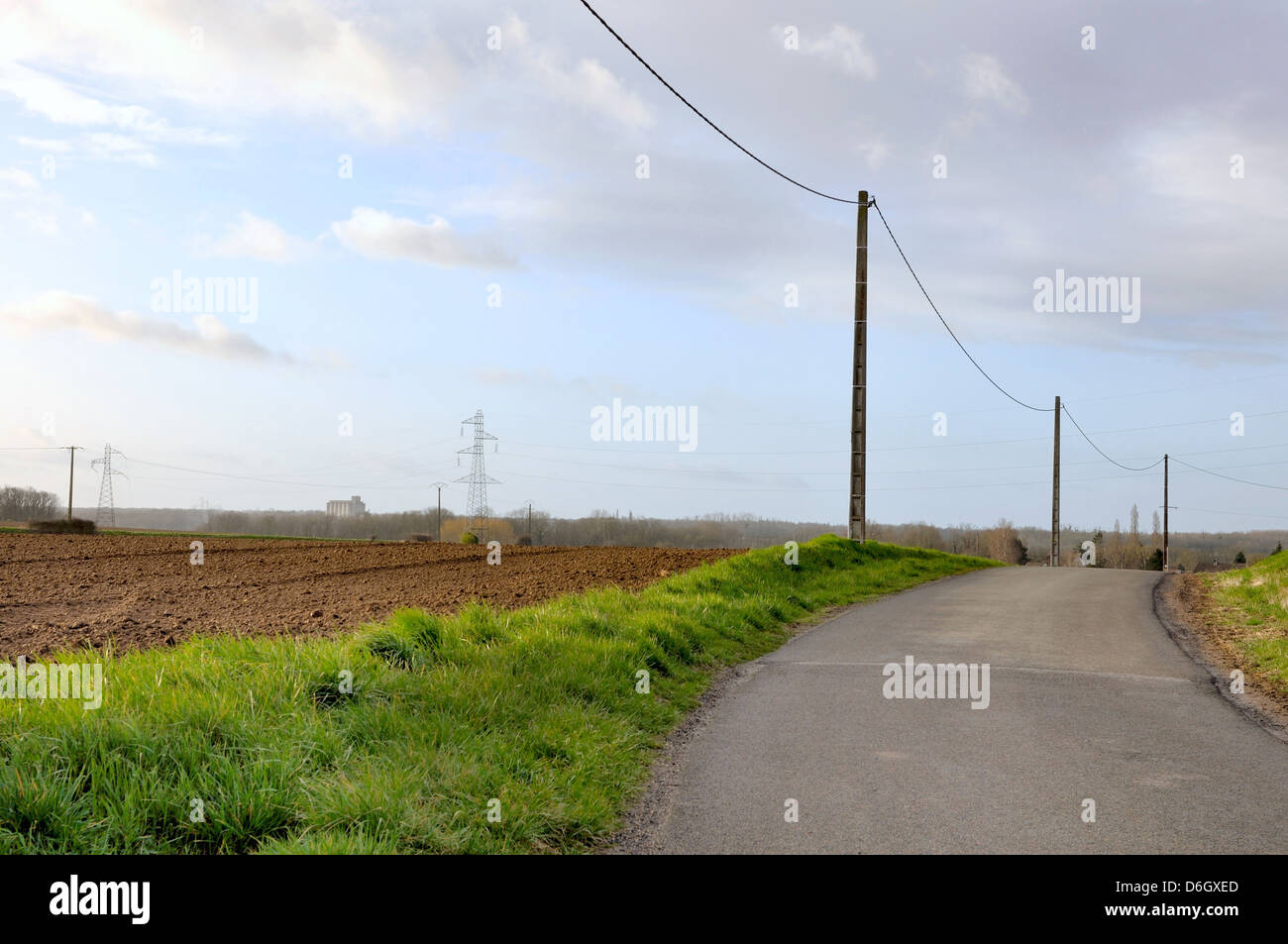 Wooden electricity poles cables hi-res stock photography and images - Alamy