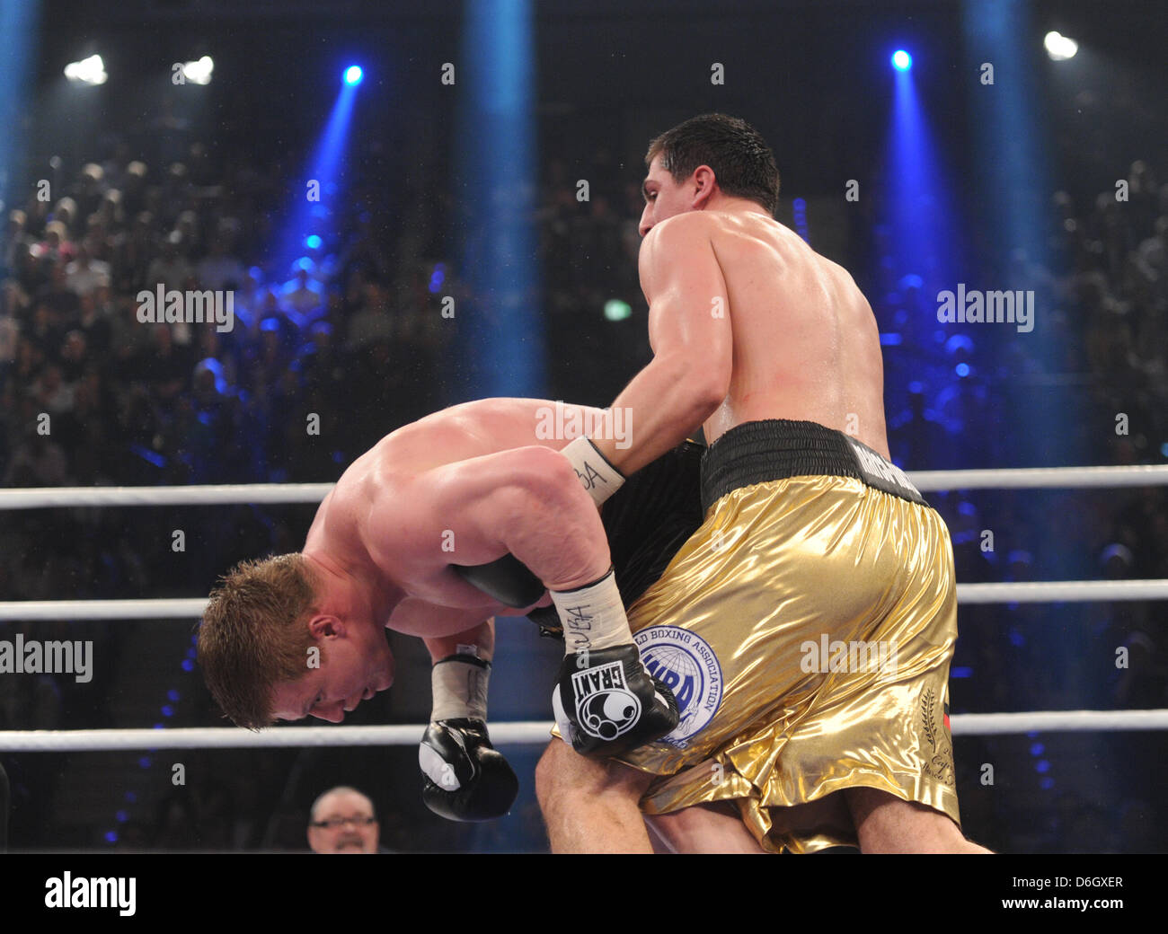 Russian heavyweight boxer alexander povetkin hi-res stock photography ...