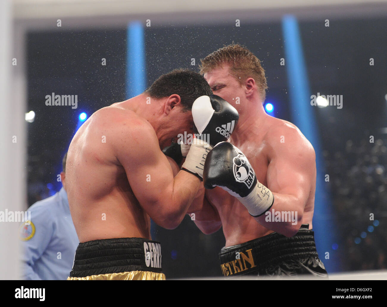 German boxer Marco Huck (L) fights against Russian boxer Alexander ...