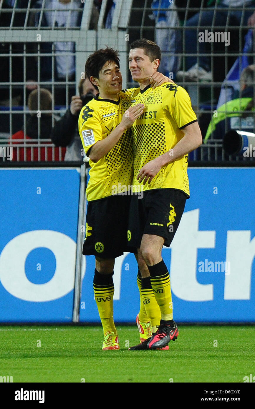 Dortmund's Shinji Kagawa (L) and goal scorer Robert Lewandowski cheer ...