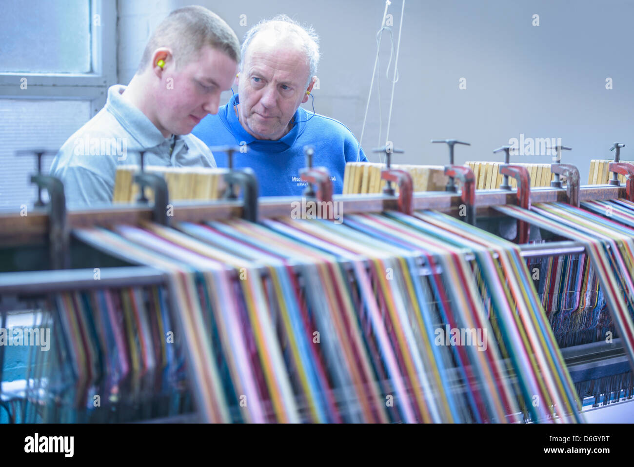 Textile mill workers hi-res stock photography and images - Alamy