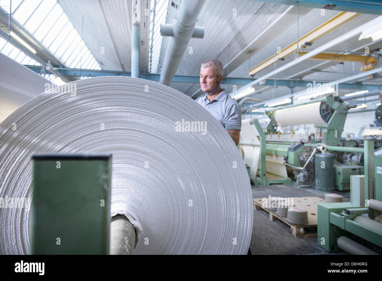 Textiles worker hi-res stock photography and images - Alamy