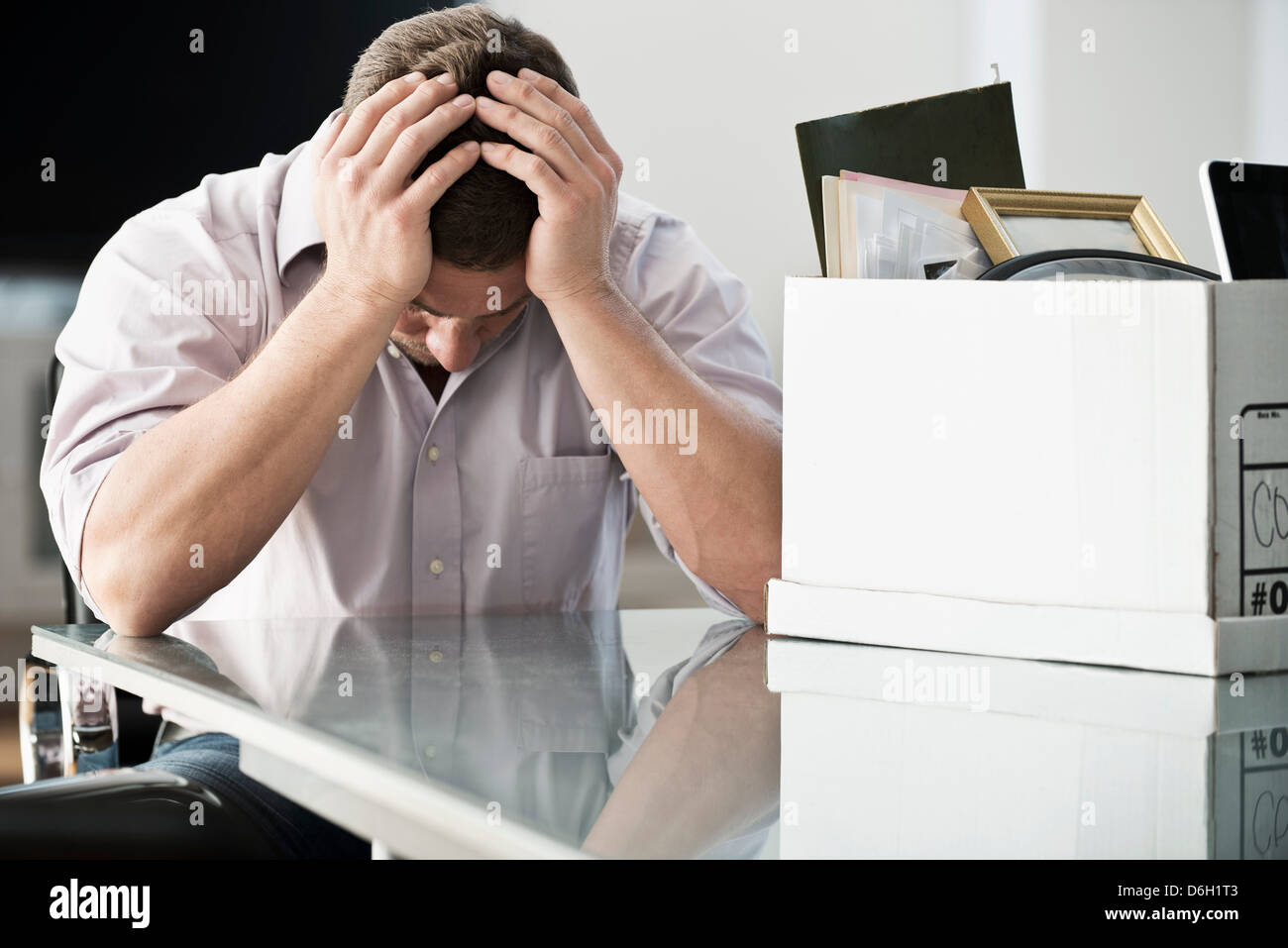 Businessman packing up box in office Stock Photo - Alamy