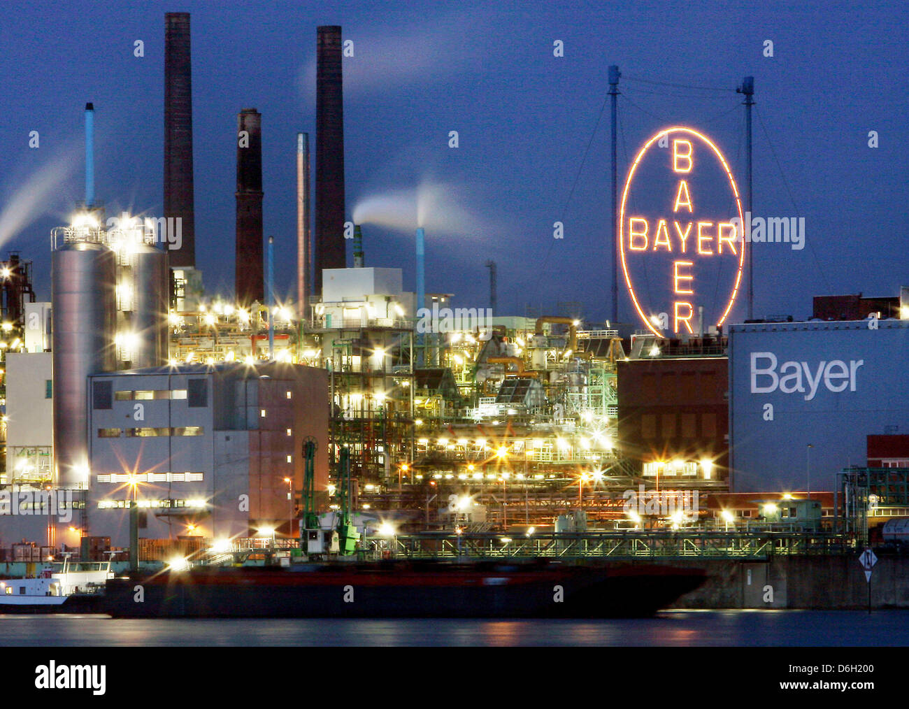 Bayer chemical factory leverkusen hi-res stock photography and images ...