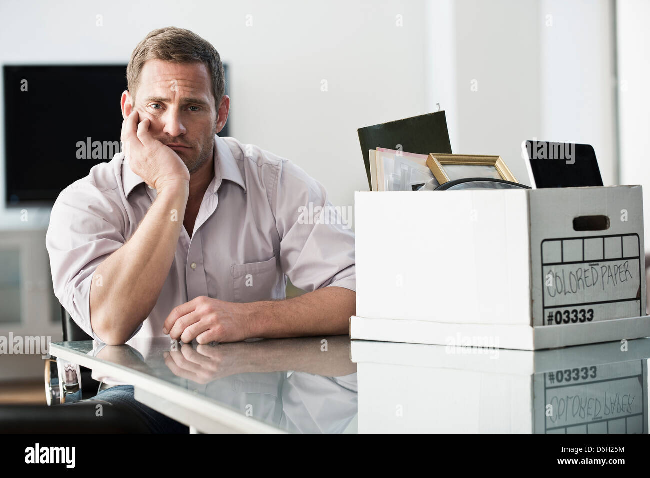 Businessman packing up box in office Stock Photo - Alamy