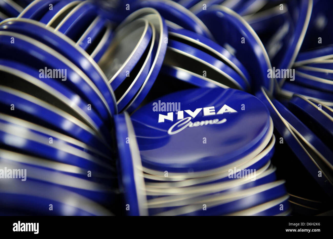 Nivea creme hi-res stock photography and images - Alamy