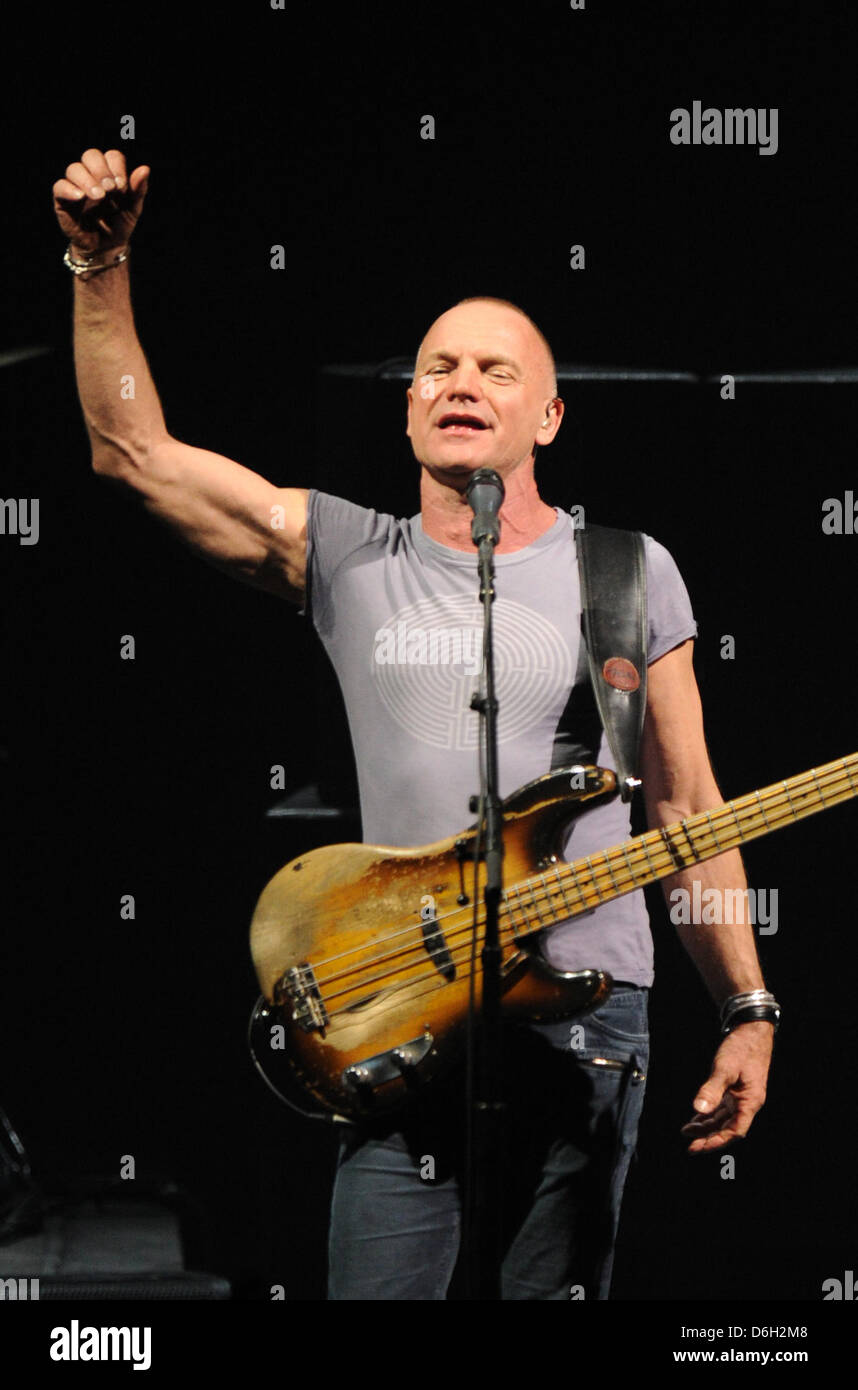 British singer matthew sumner sting hi-res stock photography and images ...