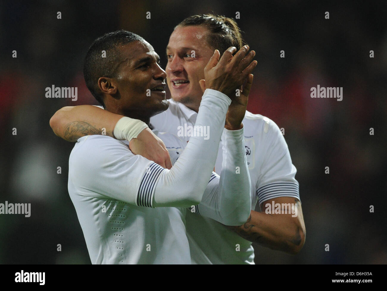 Florent Malouda (L) and Philippe Mexes of France celebrate after the ...